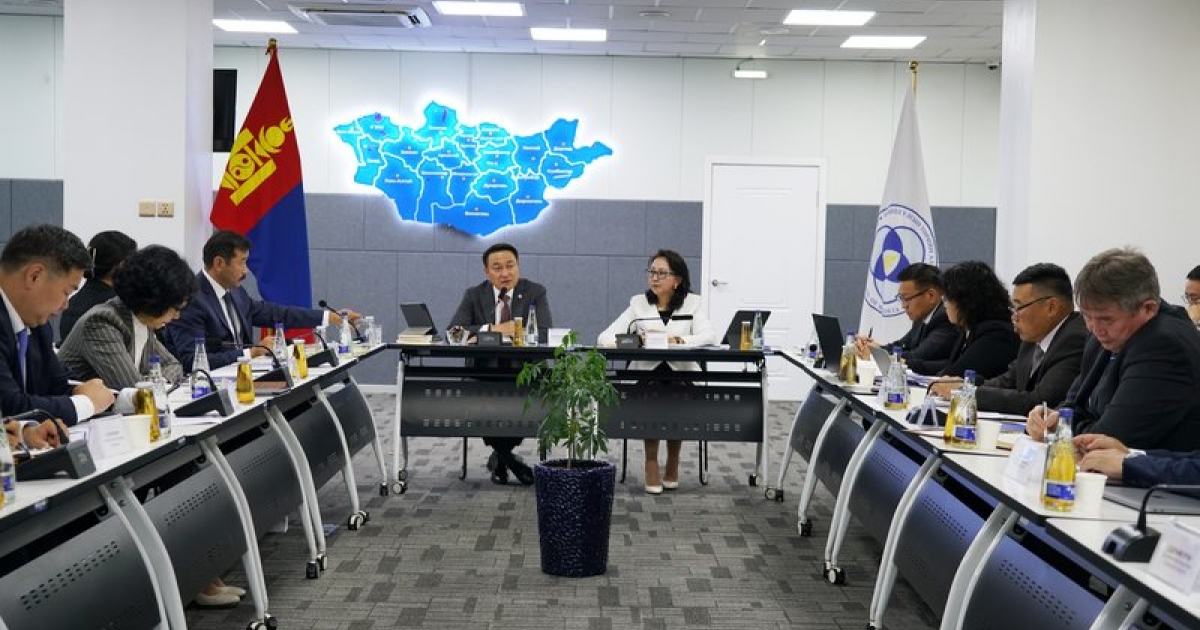 CHAIRMAN AND MEMBERS OF THE STATE GREAT KHURAL VISITED CIVIL SERVICE ...