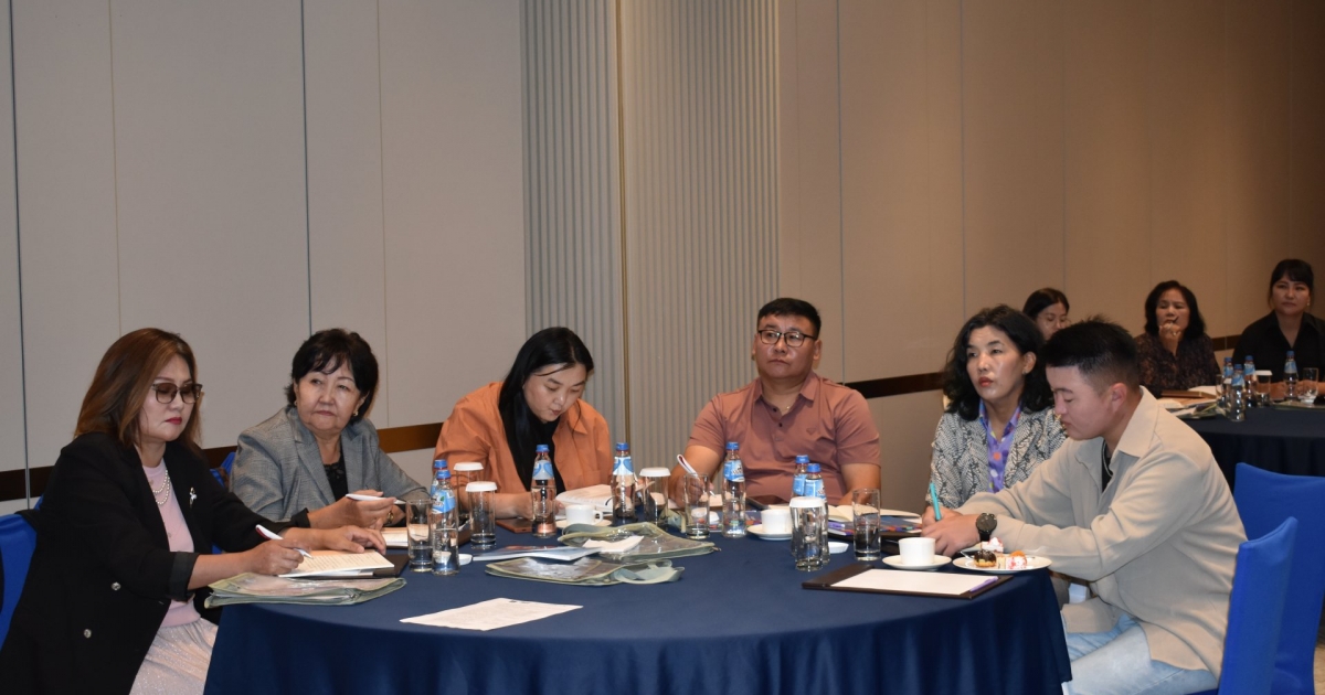 ХҮН ХУДАЛДААЛАХТАЙ ТЭМЦЭХ ТУХАЙ ХУУЛИЙГ ДАГАН ГАРСАН ШИНЭ ЖУРМЫГ ТАНИЛЦУУЛАХ УУЛЗАЛТ АМЖИЛТТАЙ