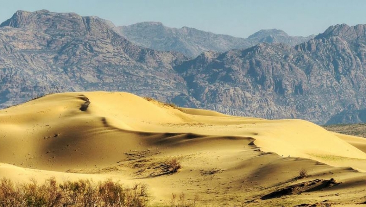 Mini-Gobi Discovery: Camel Ride, Nomadic Ger Overnight