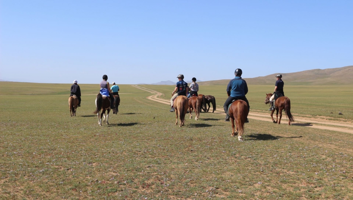 Horse Riding in Arkhangai | Lake and Volcano,Horse riding Arkhangai, travel to Mongolia, horse ...
